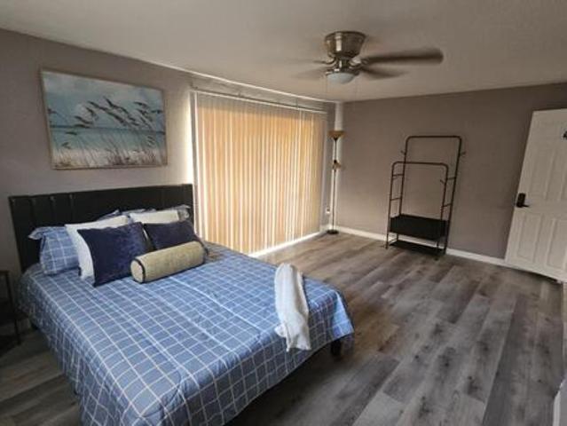 Affordable & Spacious Room in a Beautifully Remodeled Waterfront Home – Utilities included!