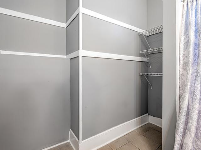 Affordable Yet Stylish Oakland City Home, a 4 Minute Walk to Almont Dr & Oakland Dr Transit Stop