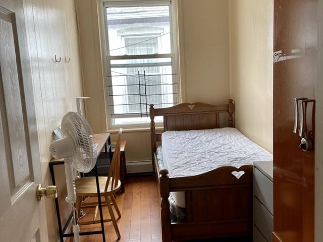 Affordable 1 cozy bedroom FEMALES ONLY