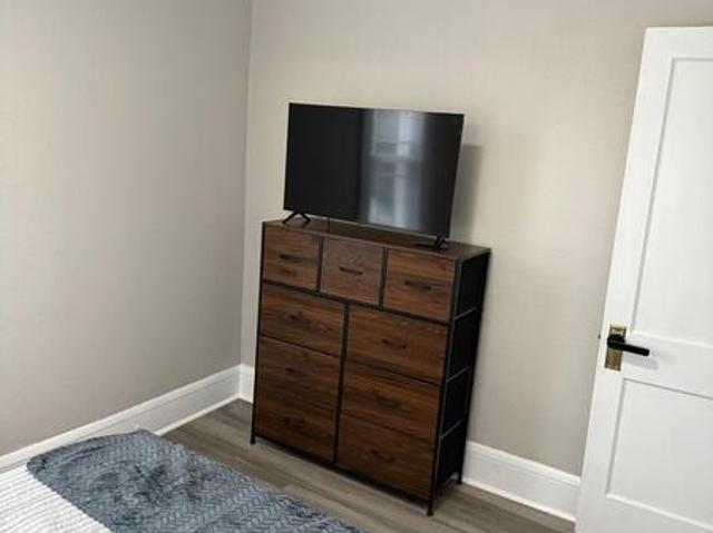 Affordable 3BR Home Near UF Health – Prime Location & Modern Touches