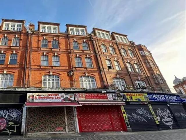 Africa Shopping Centre, 24 26 Electric Avenue, London, SW9 8JR, United Kingdom | 3 bed apartment for rent #127945024 | Rentberry
