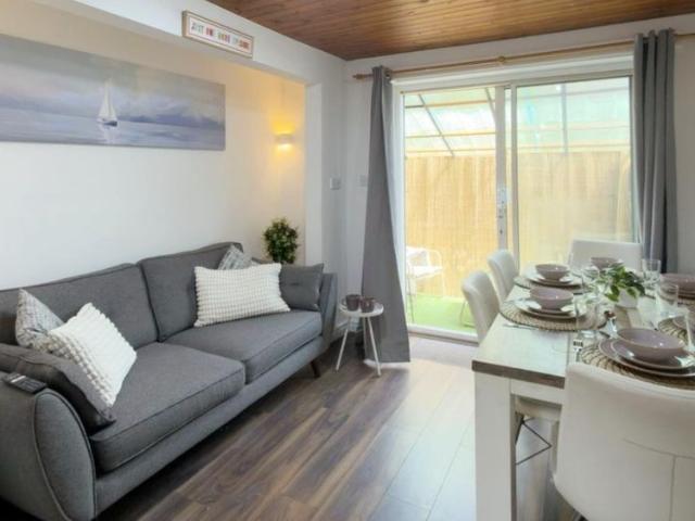 Aked Close, Manchester, M12