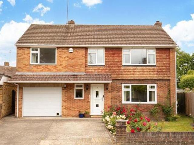 Akehurst Close, Copthorne, 5 Bedroom Detached