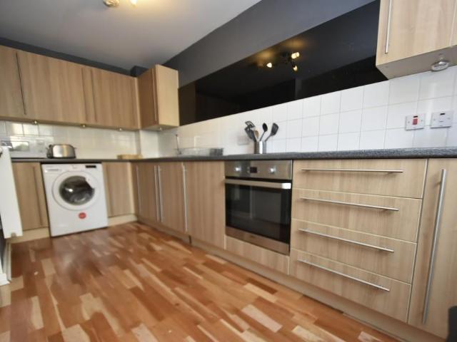 Akerman Road, London SW9 3 bed maisonette to rent £3,000 pcm £692 pw