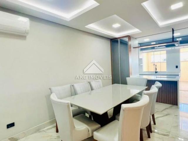 AKG IMÓVEIS VENDE SOBRADO QUADRIPLEX DE ALTO PADRÃ