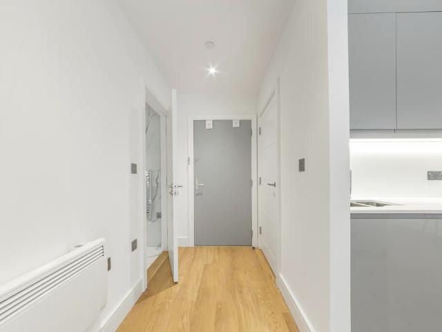 Akron House, New Horizons Court, Brentford TW8, Studio to rent, £1,450 pcm | PrimeLocation