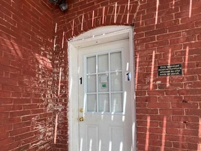 AKS390 3 Bedroom Apartment for Rent at 390 S Upper St, Lexington, KY 40508 Historic South Hill
