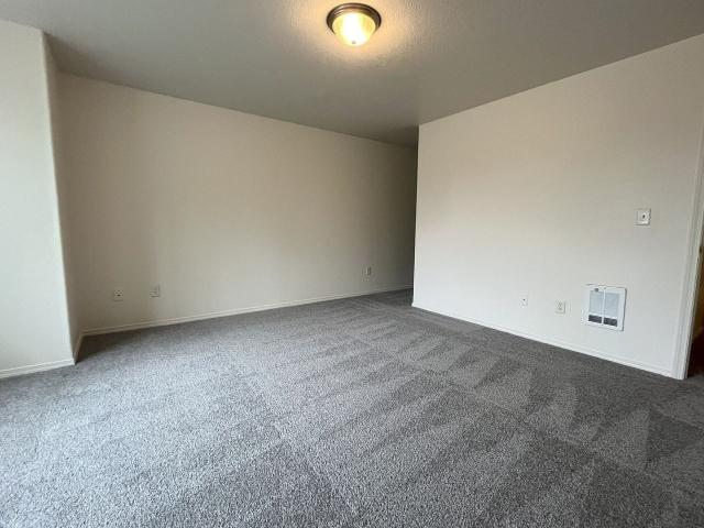 AH1469 3 Bedroom Apartment for Rent at 8019 Se Center St, Portland, OR 97206 Foster Powell