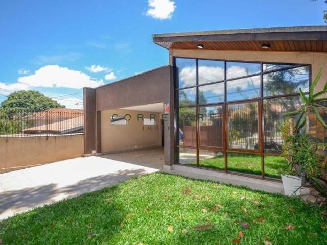 AHÚ: CASA TÉRREA, 3 QUARTOS, EDÍCULA, AMPLO JARDIM, 4 VAGAS