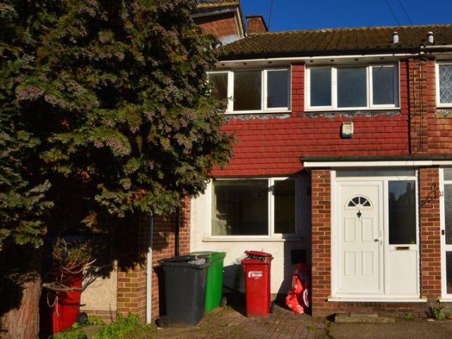 Aintree Close, Slough 2 bed terraced house to rent £1,550 pcm £358 pw