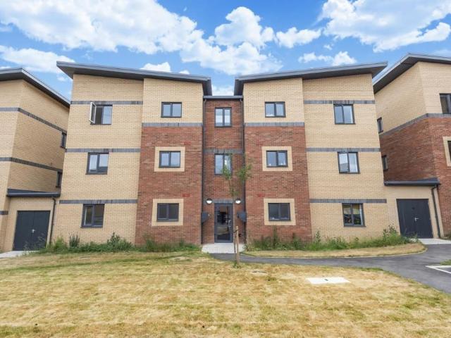 Ainger Close, Aylesbury HP19, 2 bed flat to rent, £1,300 pcm | PrimeLocation