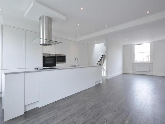 Ainger Road, Primrose Hill, London NW3. 2 bed flat to rent £4,199 pcm £969 pw