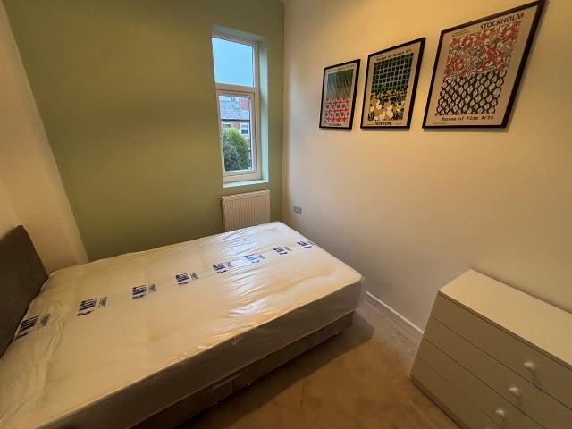 Ainsdale Grove, Stockport SK5, Room to rent, £700 pcm | PrimeLocation