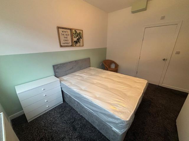 Ainsdale Grove, Stockport SK5, Room to rent, £750 pcm | PrimeLocation