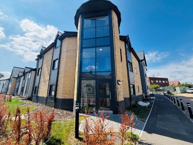 Ainsworth Court, Gillingham, ME7 2 bed apartment to rent £1,450 pcm £335 pw