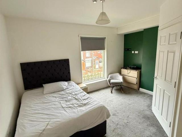 Ainsworth Lane, Bolton BL2, 5 bed terraced house to rent, £2,200 pcm | PrimeLocation