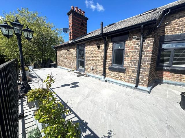 Aigburth Vale, Liverpool L17, 3 bed flat to rent, £1,500 pcm | PrimeLocation