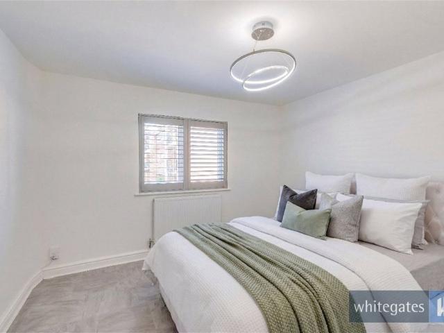 Aigburth Vale, Liverpool, Merseyside, L17