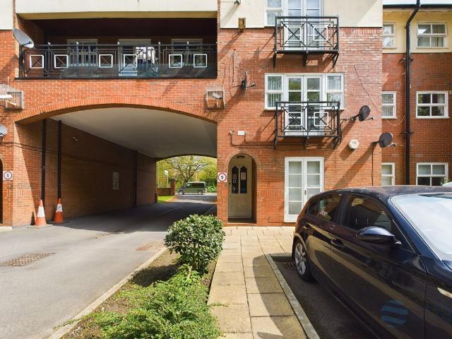 Aigburth Road, Aigburth L17, 2 bed flat to rent, £925 pcm | PrimeLocation