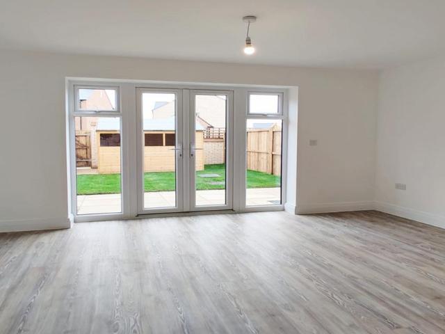 Ailwyn Road, St. Neots. 3 bed semi detached house to rent £1,950 pcm £450 pw