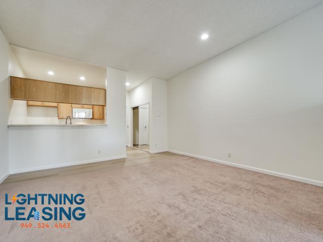 Airy Jr. 1 Bedroom Retreat with Balcony in North Hollywood