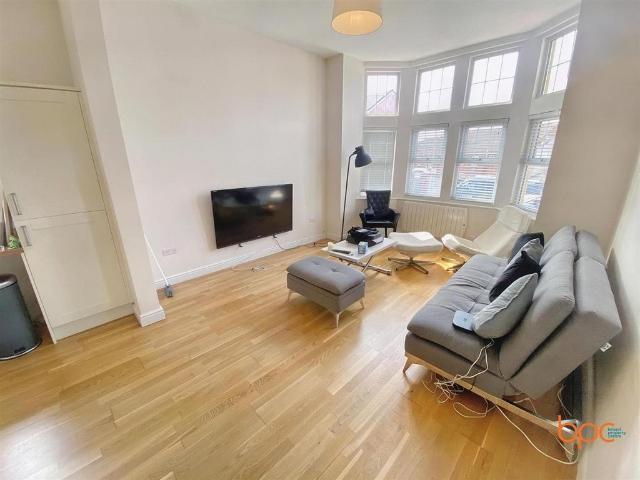 Air Balloon Road, The Air Balloon, BS5 1 bed flat to rent £1,050 pcm £242 pw