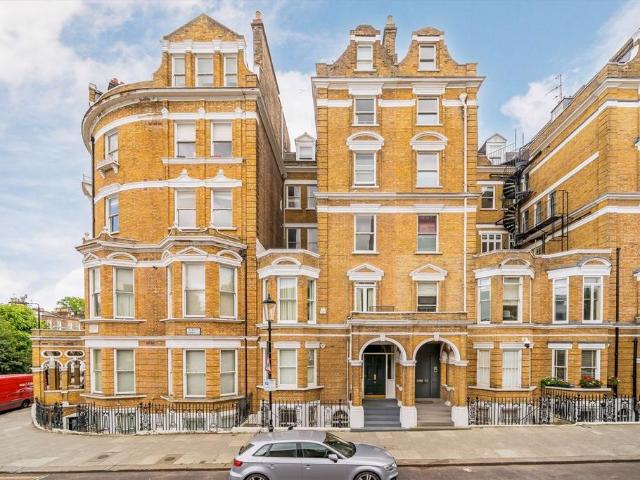 Airlie Gardens, London W8 2 bed flat to rent £3,500 pcm £808 pw
