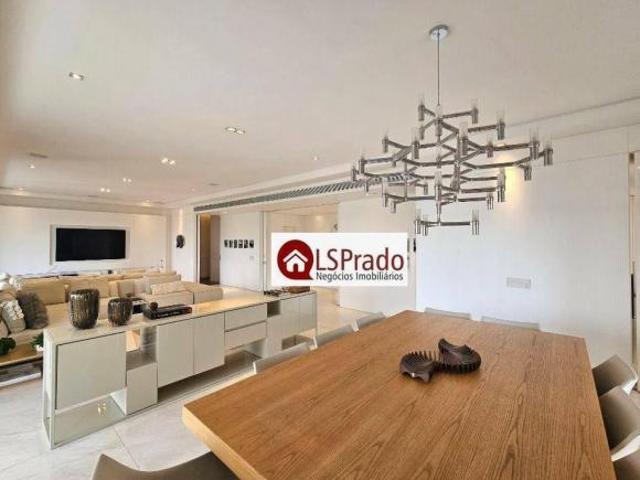 Ao lado do Parque Ibirapuera, 4 suites, varanda gourmet e 5 vagas fixas 1 box !