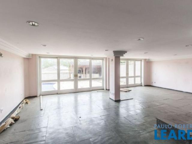 Casa Em Condomínio