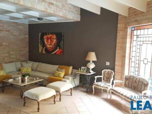 Casa Em Condomínio