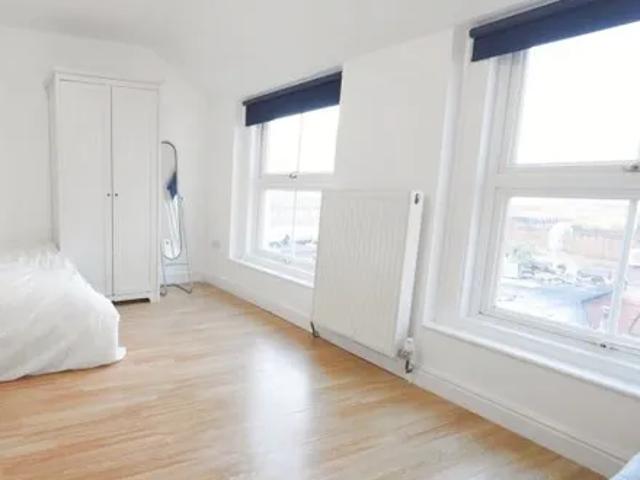 Al Arafah Store, 3 Court Street, London, E1 1DG, United Kingdom | Room for rent #165460805 | Rentberry