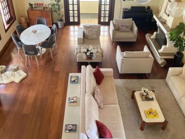 Casa Em Condomínio