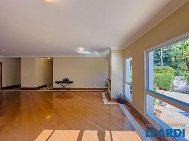 Casa Em Condomínio