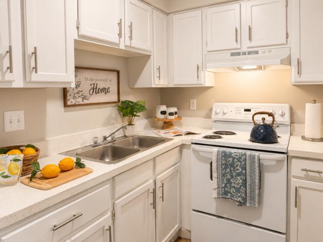 Alma North Plaza 3 Bedroom Apartment for Rent at 1007 E Rundberg Ln, Austin, TX 78753 Heritage Hills