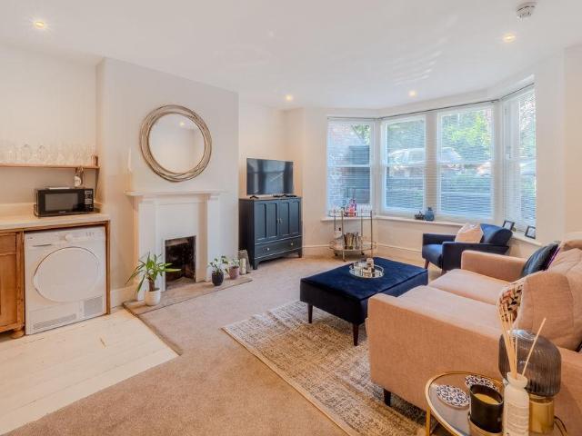 Alma Road, Clifton 1 bed apartment to rent £2,100 pcm £485 pw