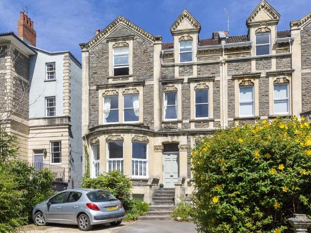 Alma Road, Clifton, BS8 2 bed flat to rent £1,900 pcm £438 pw