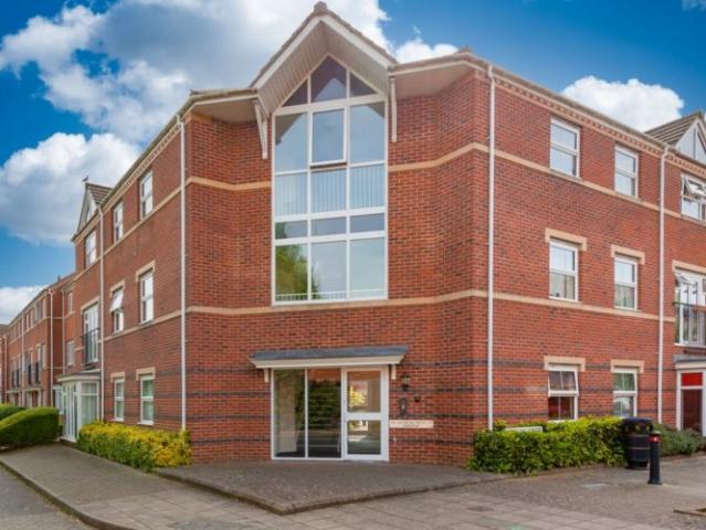 Alma Road, Banbury OX16, 2 bed flat to rent, £1,075 pcm | PrimeLocation