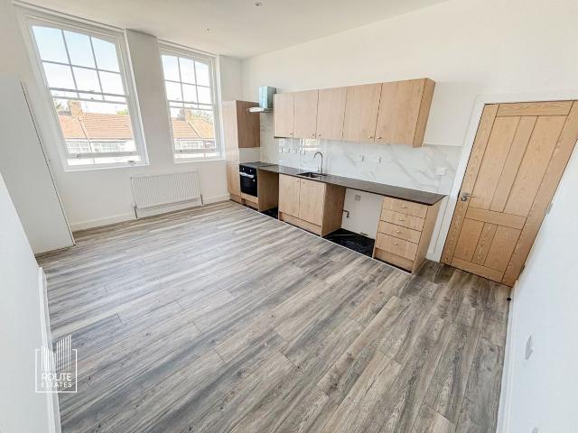 Alma Road, Enfield EN3, 2 bed flat to rent, £1,750 pcm | PrimeLocation