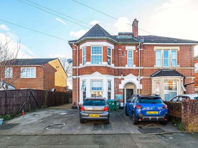 Alma Road, Southampton, Hampshire SO14, 3 bed maisonette to rent, £1,400 pcm | PrimeLocation