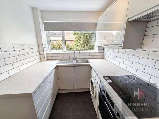 Alma Road, Sale, M33