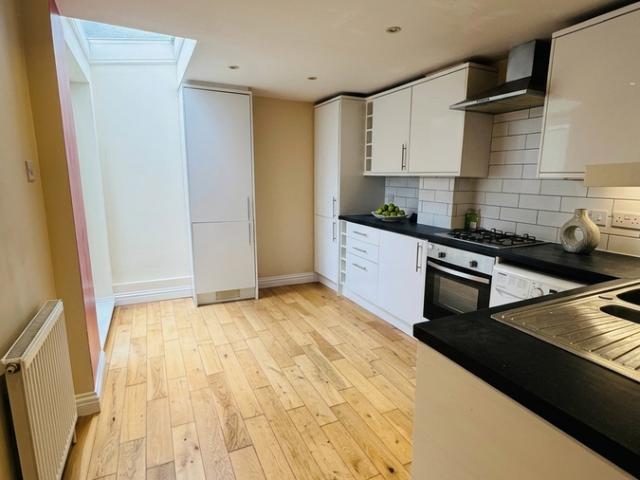 Alma Road, St Albans AL1, 2 bed flat to rent, £1,500 pcm | PrimeLocation