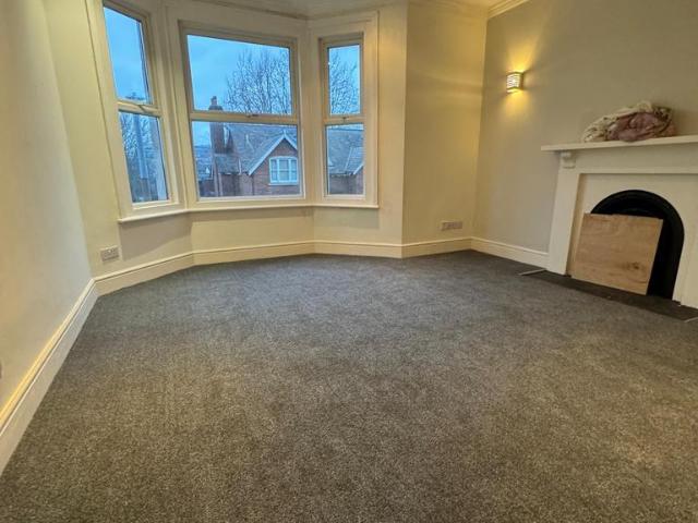 Alma Road, St. Albans AL1 3 bed flat to rent £2,100 pcm £485 pw