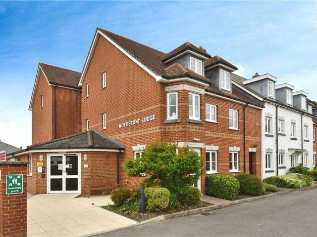 Alma Road, Romsey, Hampshire 1 bed apartment to rent £1,000 pcm £231 pw