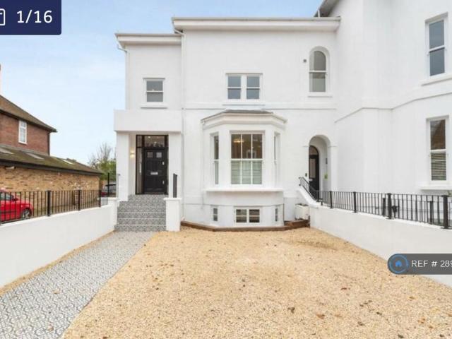 Alma Road, Windsor, SL4 5 bed end of terrace house to rent £8,250 pcm £1,904 pw