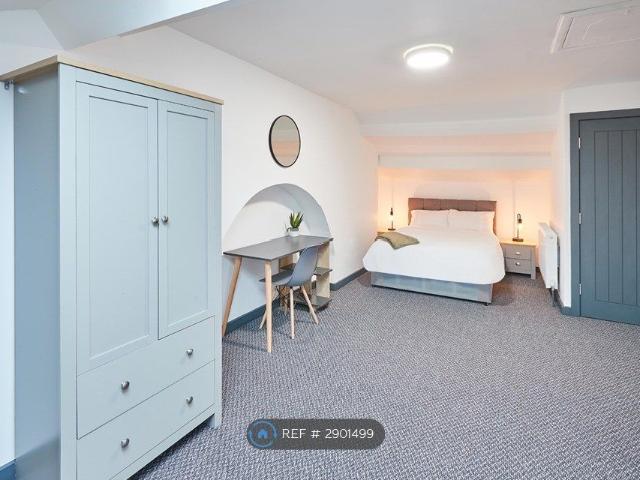 Alma St, Manchester M30, Room to rent, £825 pcm | PrimeLocation