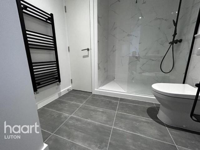 Alma Street, Luton 2 bed flat to rent £1,450 pcm £335 pw