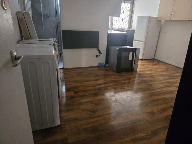 Alma Street, Luton LU1, 2 bed flat to rent, £1,200 pcm | PrimeLocation