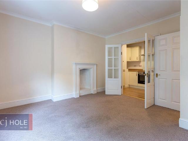 Alma Vale Road, Bristol BS8 2 bed apartment to rent £1,750 pcm £404 pw