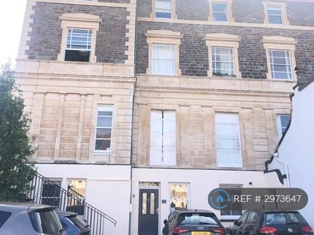 Alma Vale Road, Bristol, BS8 3 bed flat to rent £2,300 pcm £531 pw