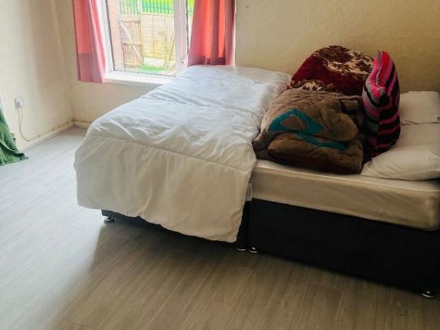 Almond Croft, Birmingham B42, Room to rent, £380 pcm | PrimeLocation